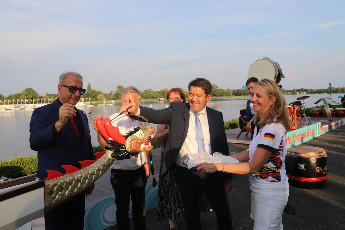 17. Drachenboot-Weltmeisterschaften mit bunter Show feierlich eröffnet ...